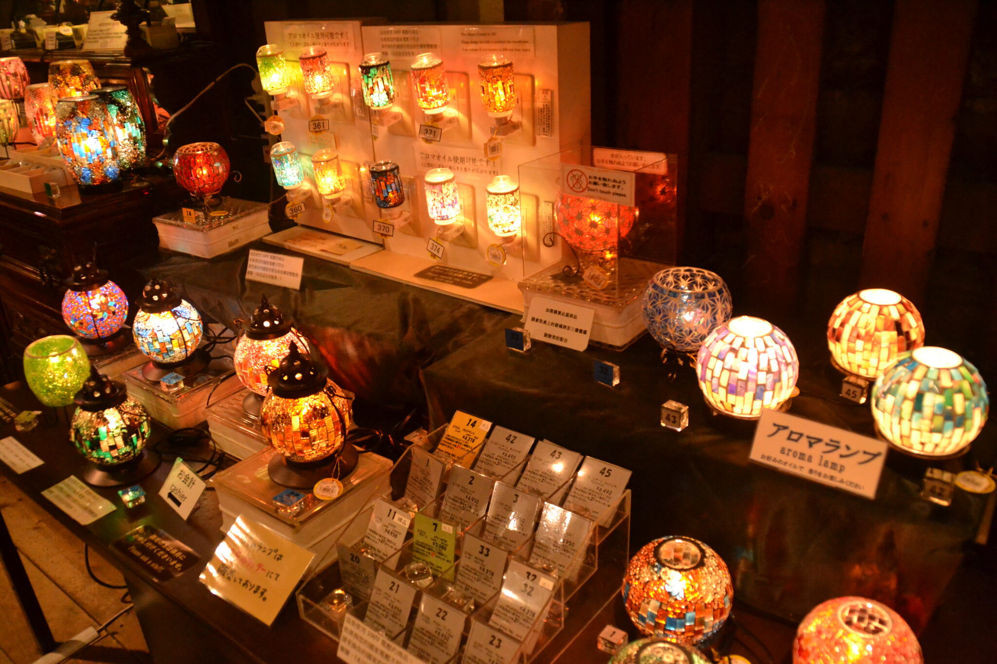 【小樽オルゴール堂本館】歴史的建物の中に並ぶ約4万点のオルゴールが作り出す幻想的な空間 | Kitaiko